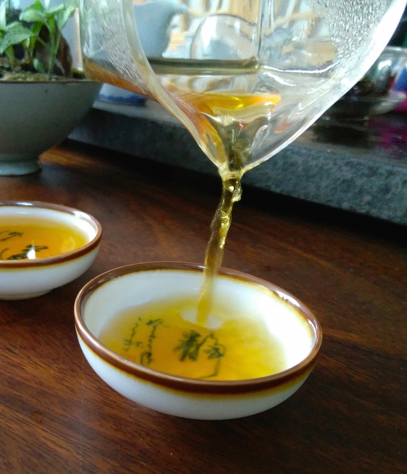 Dian Hong Tea Tasting: Golden Needle Tea | Teasenz